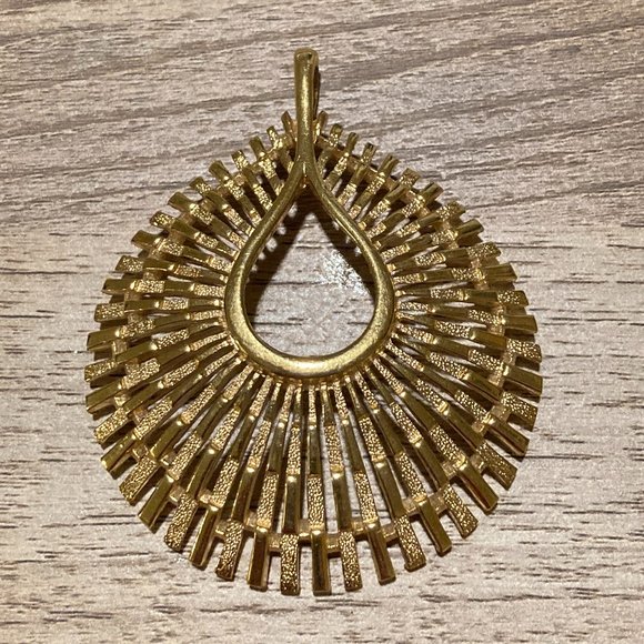Trifari | Jewelry | Vintage Crown Trifari Gold Tone Brutalist Pendant ...